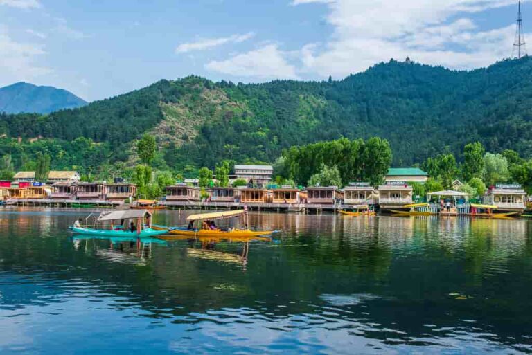 30 Best Places to Visit in Srinagar - Take Off With Me