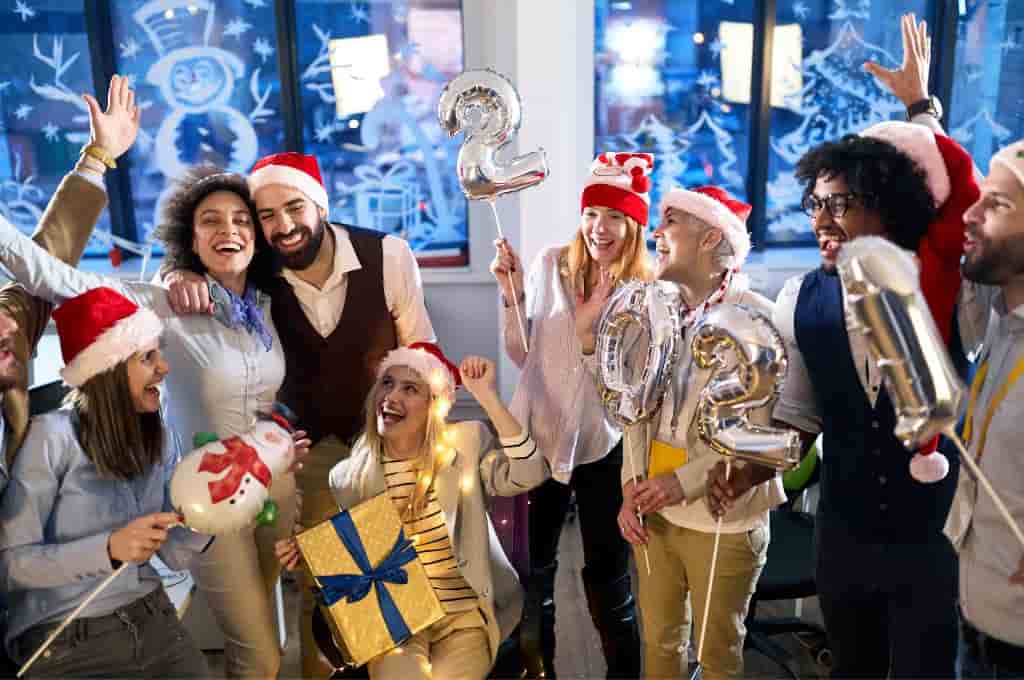 How to Plan a Successful Family Reunion? - Take Off With Me